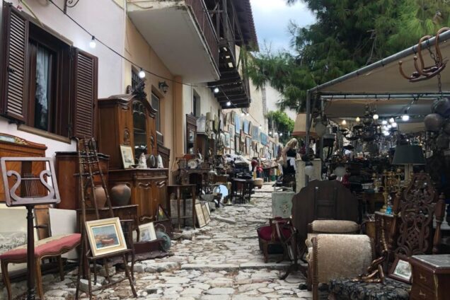 Συνεχίζεται στην Άνω Πόλη Κυπαρισσίας το παζάρι αντικών - BEST TV Καλαμάτα