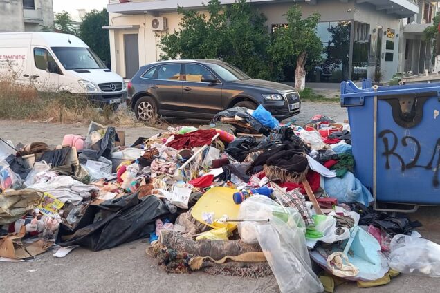 Πολιτισμός... οι κάδοι άδειοι και τα σκουπίδια απέξω (φωτογραφίες ...