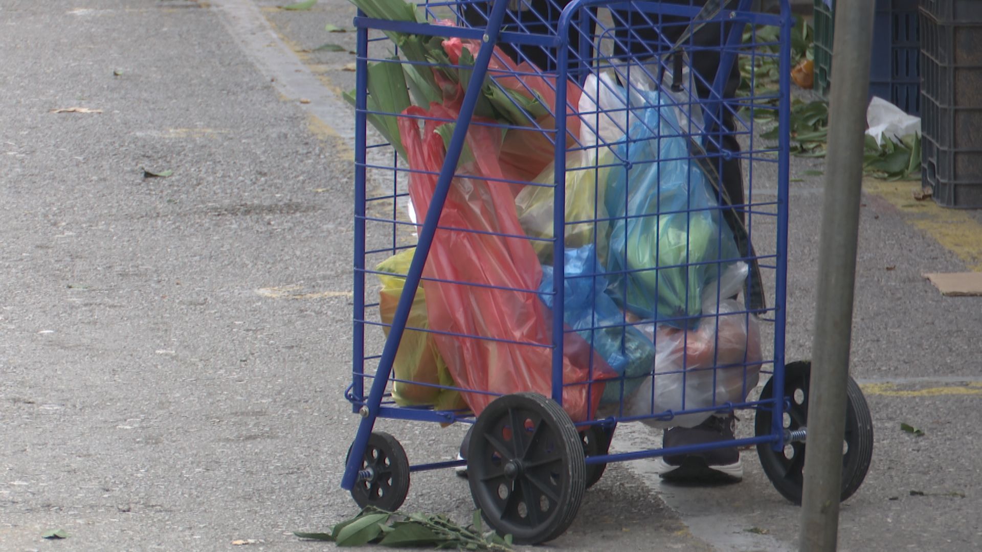 Στον αστερισμό της κρίσης το εορταστικό τραπέζι (video) - BEST TV Καλαμάτα