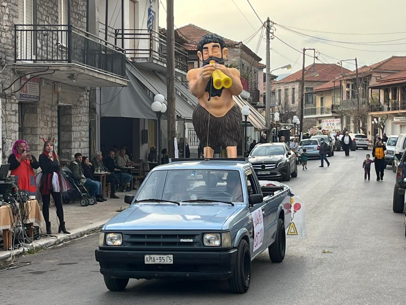 ΞΕΦΑΝΤΩΜΑ ΜΕ ΠΟΛΥ ΚΟΣΜΟ και χορό το 23ο καρναβάλι στο Διαβολίτσι ...