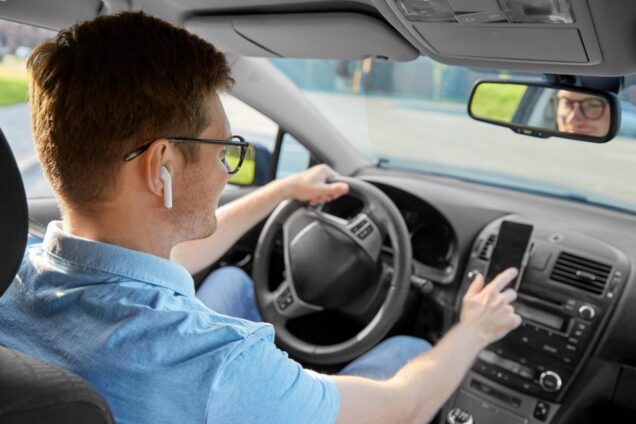Πότε απαγορεύεται η μουσική στο αυτοκίνητο -Ποιο είναι το πρόστιμο ...