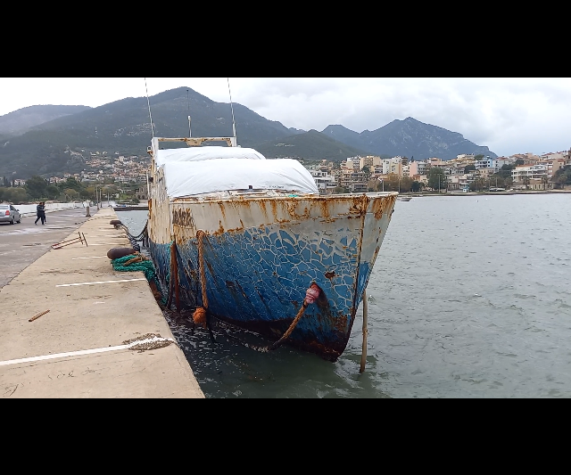 Απομακρύνθηκε το "MARIBEL" από το λιμάνι της Κυπαρισσίας - BEST TV Καλαμάτα
