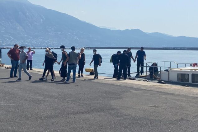 Νέα επιχείρηση διάσωσης μεταναστών ανοιχτά της Πύλου - Μεταφέρθηκαν στο ...