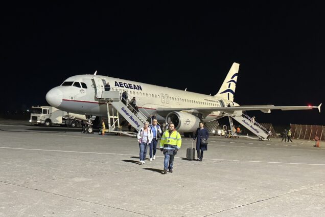 Προσγειώθηκε στο αεροδρόμιο της Καλαμάτας το πρώτο αεροσκάφος της σεζόν ...