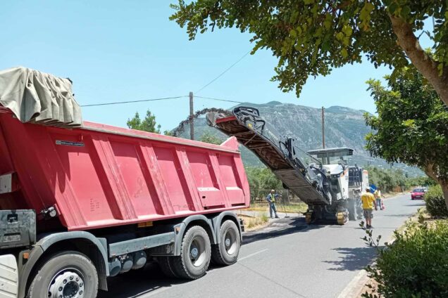 Εργασίες ασφαλτόστρωσης στην οδό Παπαφλέσσα - BEST TV Καλαμάτα