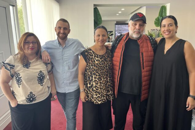 Ο Γρηγόρης Αρναούτογλου στις εγκαταστάσεις της Best Media Group - BEST ...