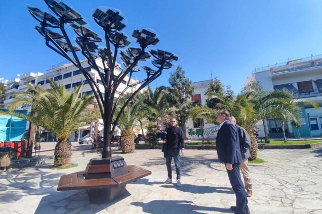 Τοποθετήθηκε το πρώτο έξυπνο ηλιακό δέντρο στην Καλαμάτα - BEST TV Καλαμάτα