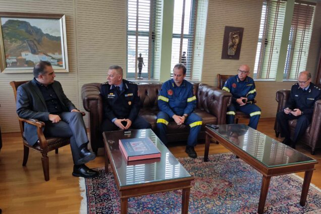 Συνάντηση του Δημάρχου Καλαμάτας με αξιωματικούς της Πυροσβεστικής ...