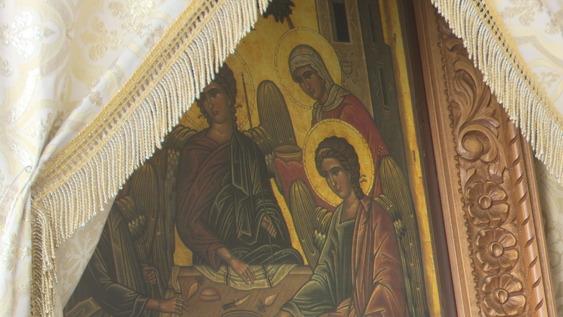 Με λαμπρότητα και κατάνυξη ο εορτασμός του Αγίου Πνεύματος σε Καλαμάτα ...